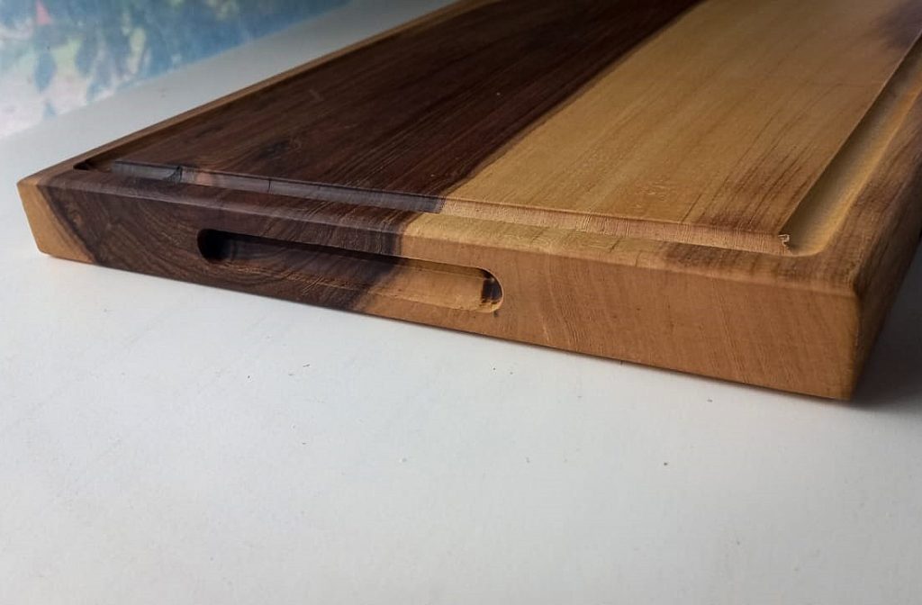 1 Tabla de picar o asado 60 x 28 x 3 cm en guayubira (ENTREGA EN 8 DIAS)